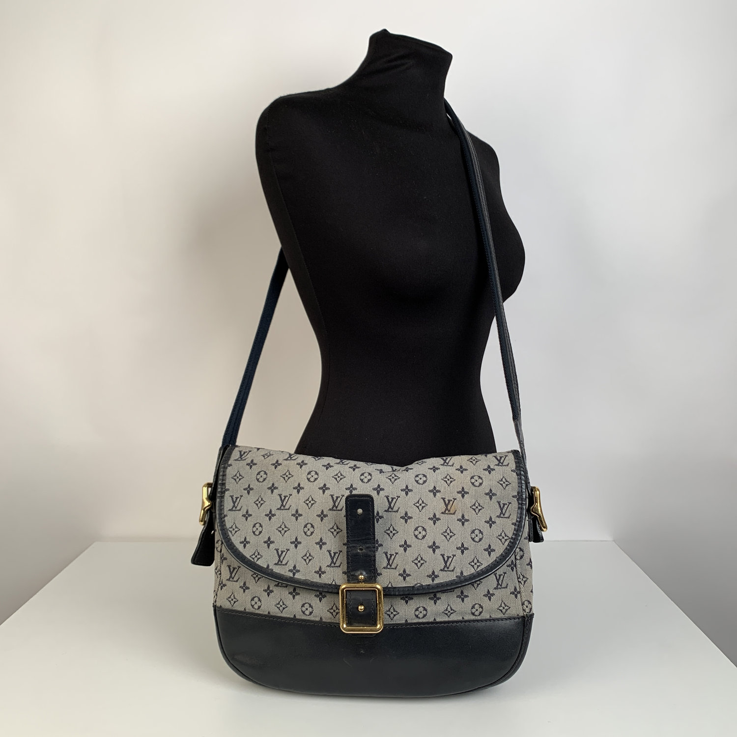 Authentic Louis Vuitton Monogram Patterns Freezing | Paul Smith